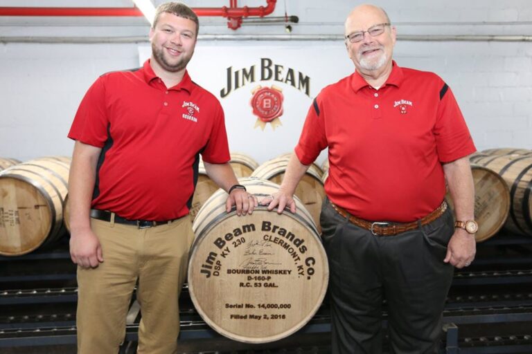 Jim Beam Master Distiller Fred Noe Bungs the 14 Millionth Bourbon ...