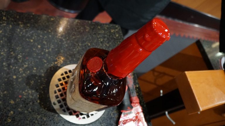 Maker's Mark Distillery - Distillery Tour, Dipping Bottle - Distillery ...